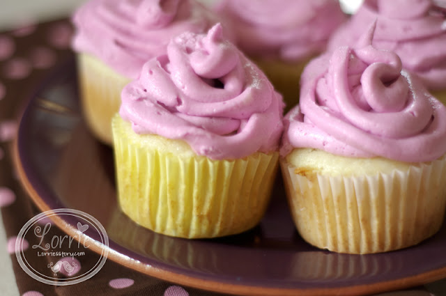 Lorrie's Story: Cupcake Icing