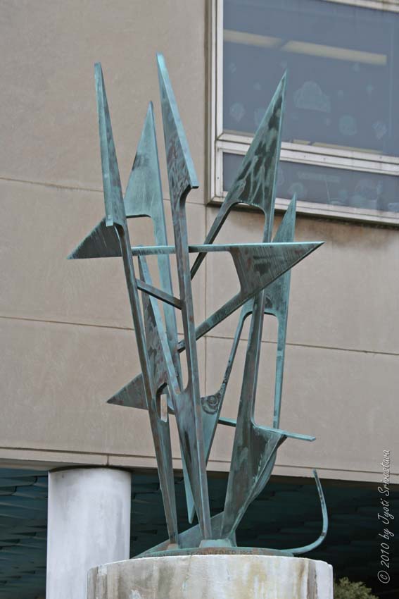 Video of the Day: One Melody in the World | HISTORIES OF THINGS TO COME