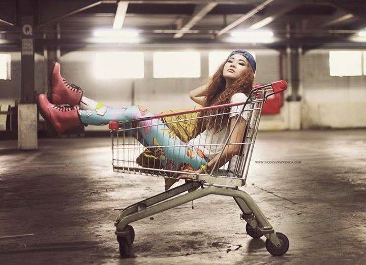 Contoh Pose Foto Model Yang Bagus ~ BFUP