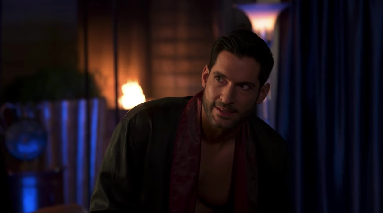 ausCAPS: Tom Ellis shirtless in Lucifer 4-10 "Who's da New King Of Hell?"
