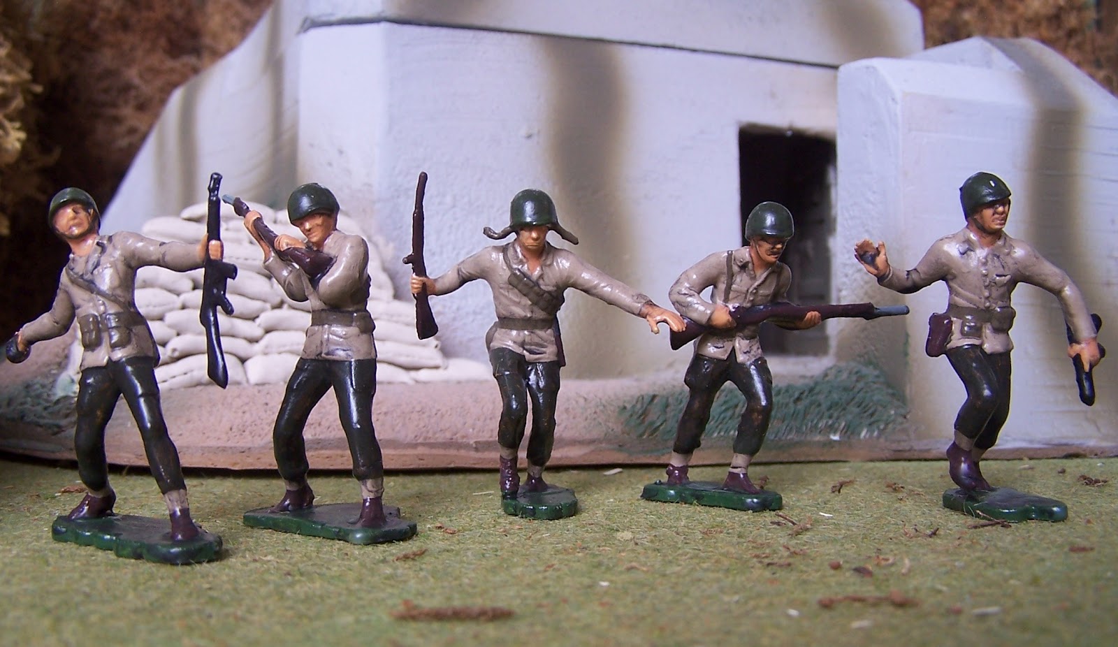 WWII Plastic Toy Soldiers: Marx 54mm versions of 6" Toy Soldiers