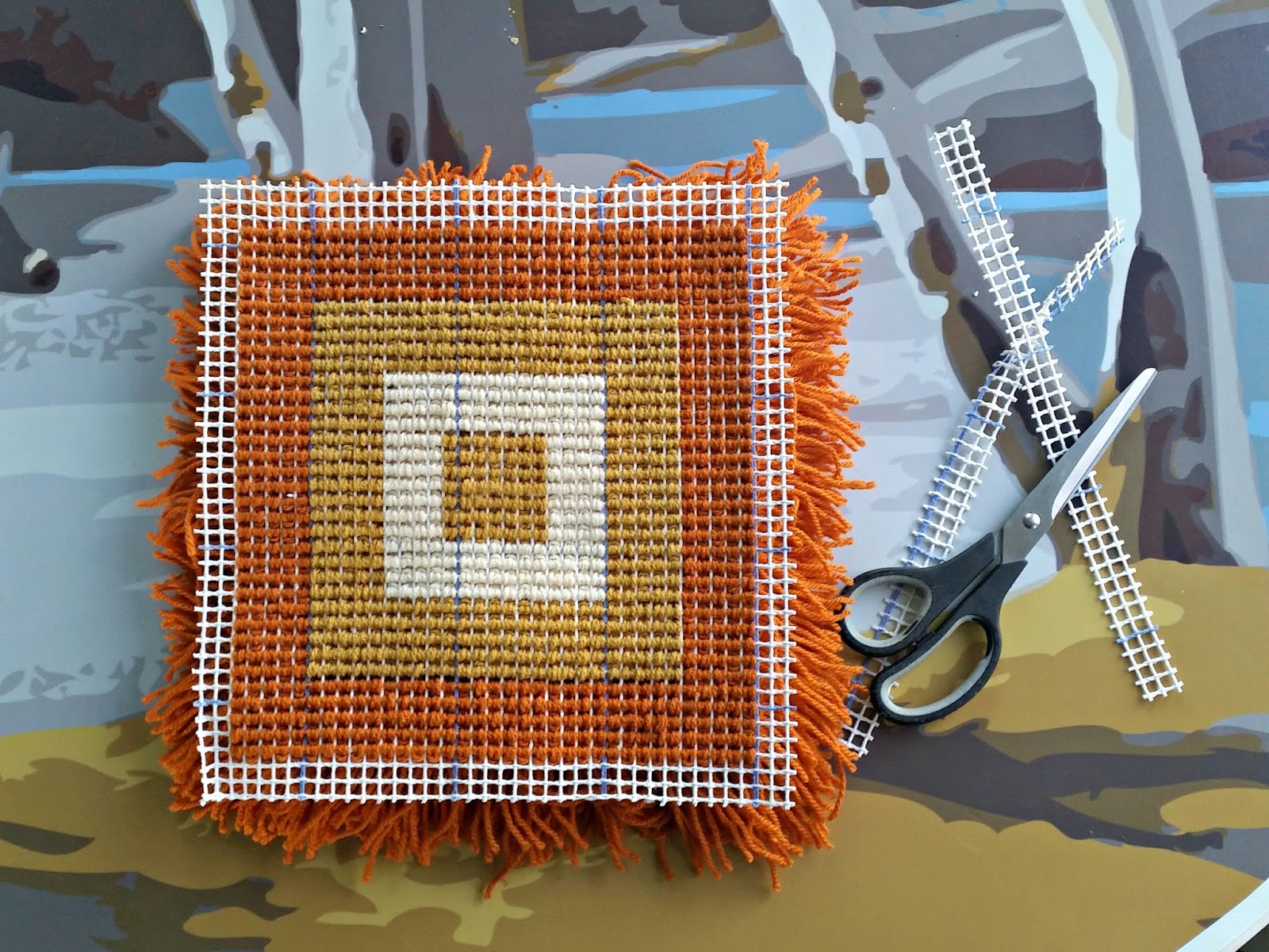 cupcake cutie: DIY latch hook wall hanging