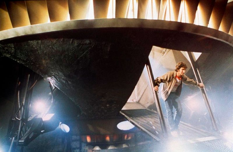 45 Amazing Behind the Scenes Photos From Steven Spielberg's ...