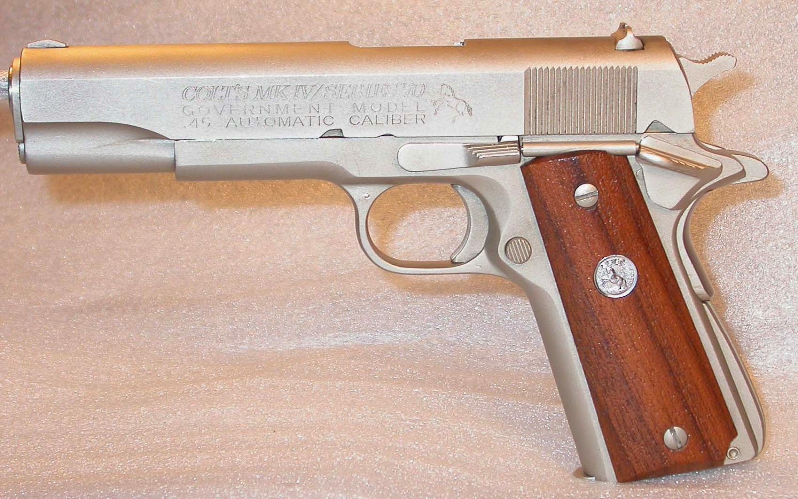 EL CAJON DE LOS CONOCIMIENTOS: PISTOLA COLT 45