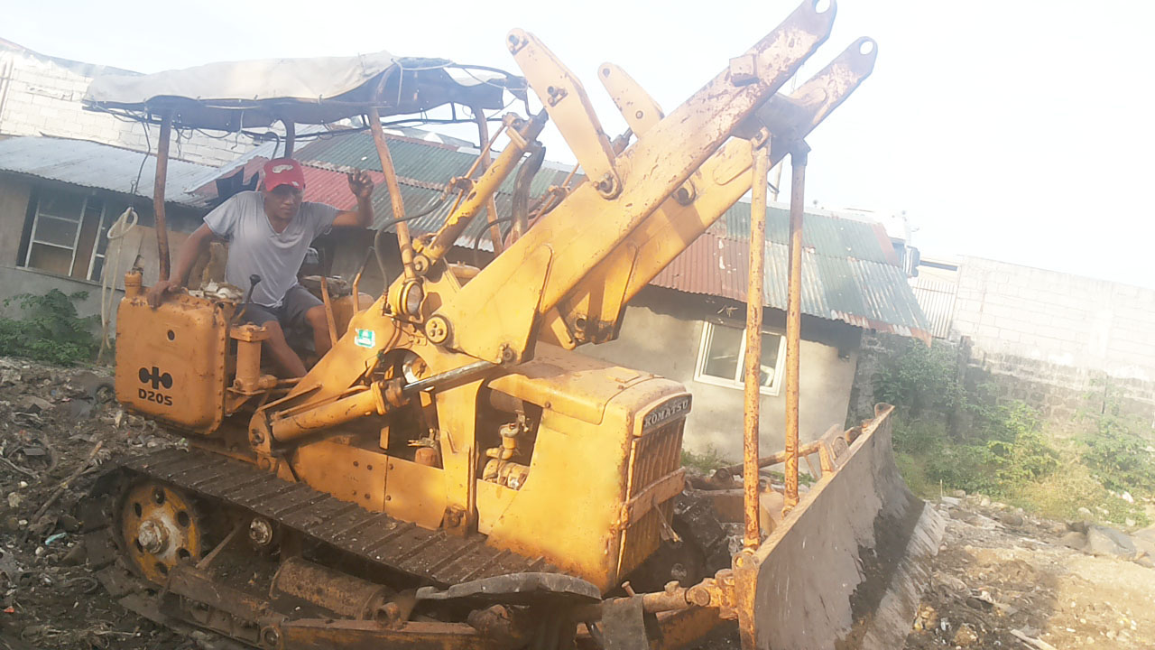 Products: komatsu d20s bulldozer track excavator crawler Japan loader