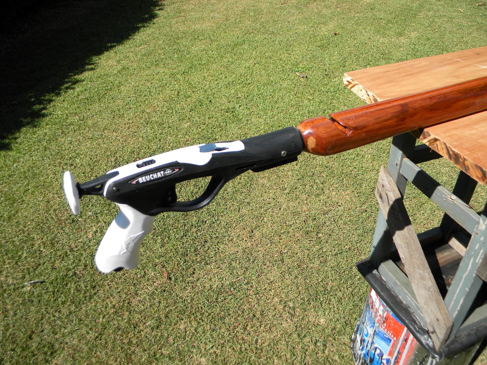 Jackson Brito: arbalete roller 110cm, de madeiras jatobá e jequitibá.