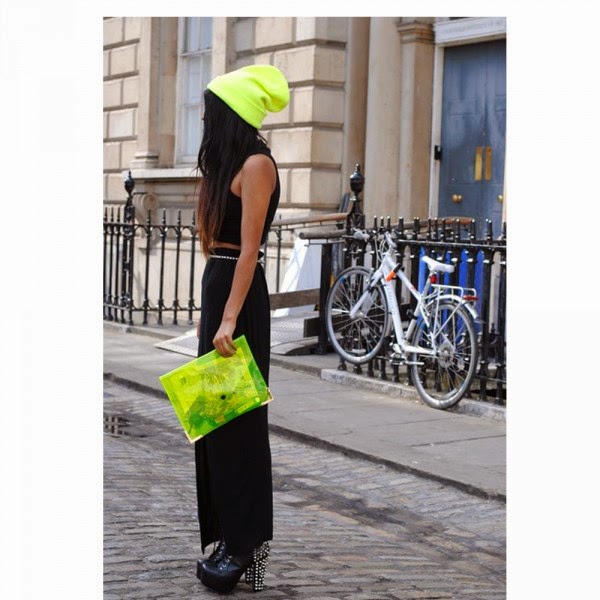 Yalnız Kızın Şatosu: Neon Fashion / Neon Moda