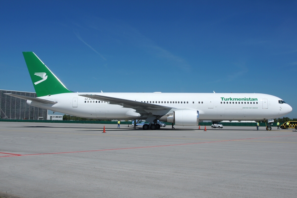 WORLDSPOTTING: TURKMENISTAN AIRLINES (EZ-A700) B767-300 pris par André ...
