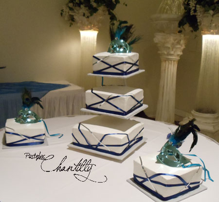 Pasteles Chantilly Blog: Máscaras, plumas y listones.