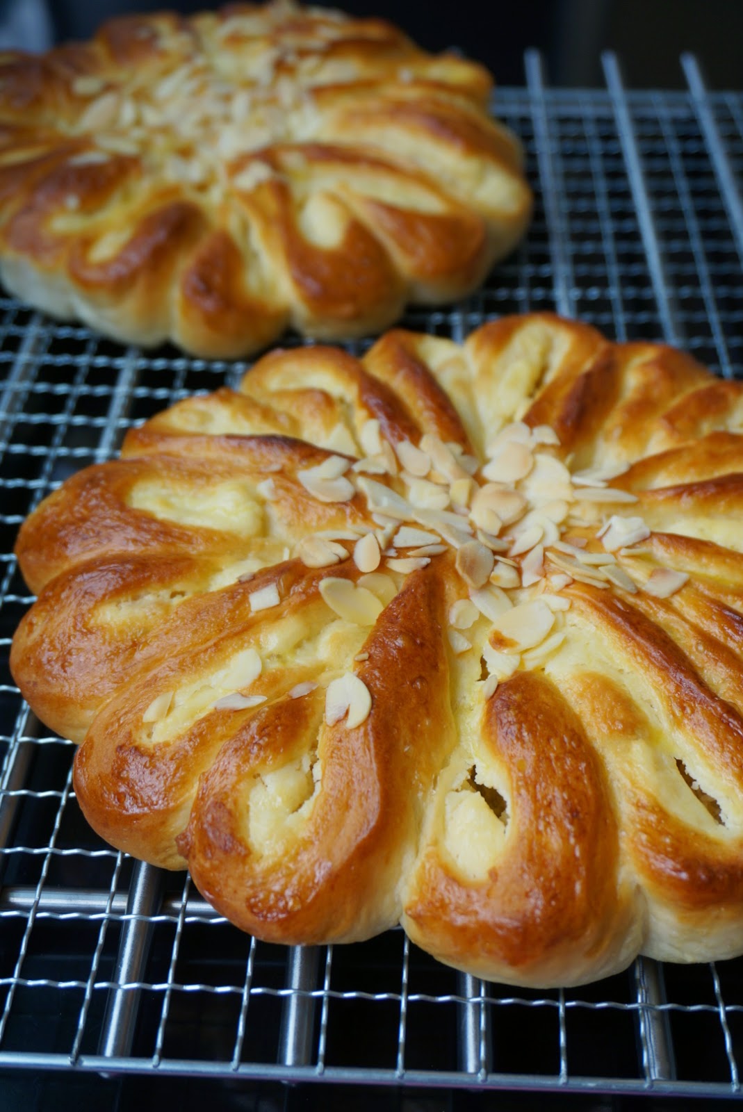 Kitchen Corner: Cream Cheese Flowered Bread