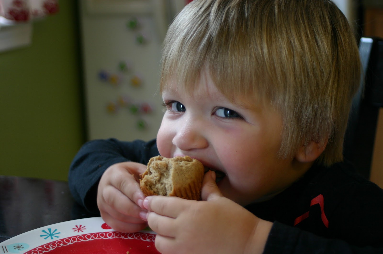 My Retro Kitchen: Cinnamon-and-Raisin Muffins
