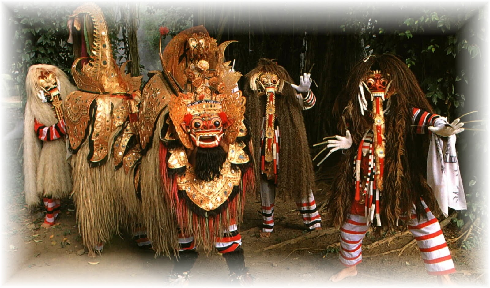 Rangda adalah ratu dari para leak dalam mitologi Bali. Makhluk yang ...