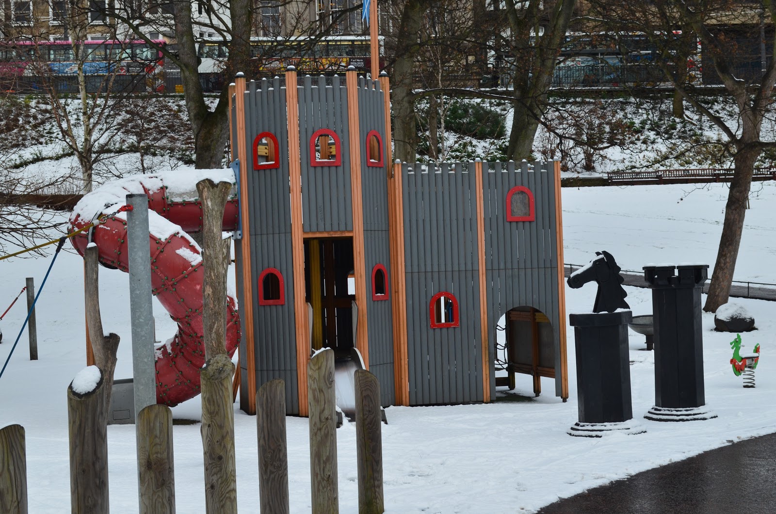 My Around the World Adventure: Snowy Edinburgh (Edinburgh, UK)