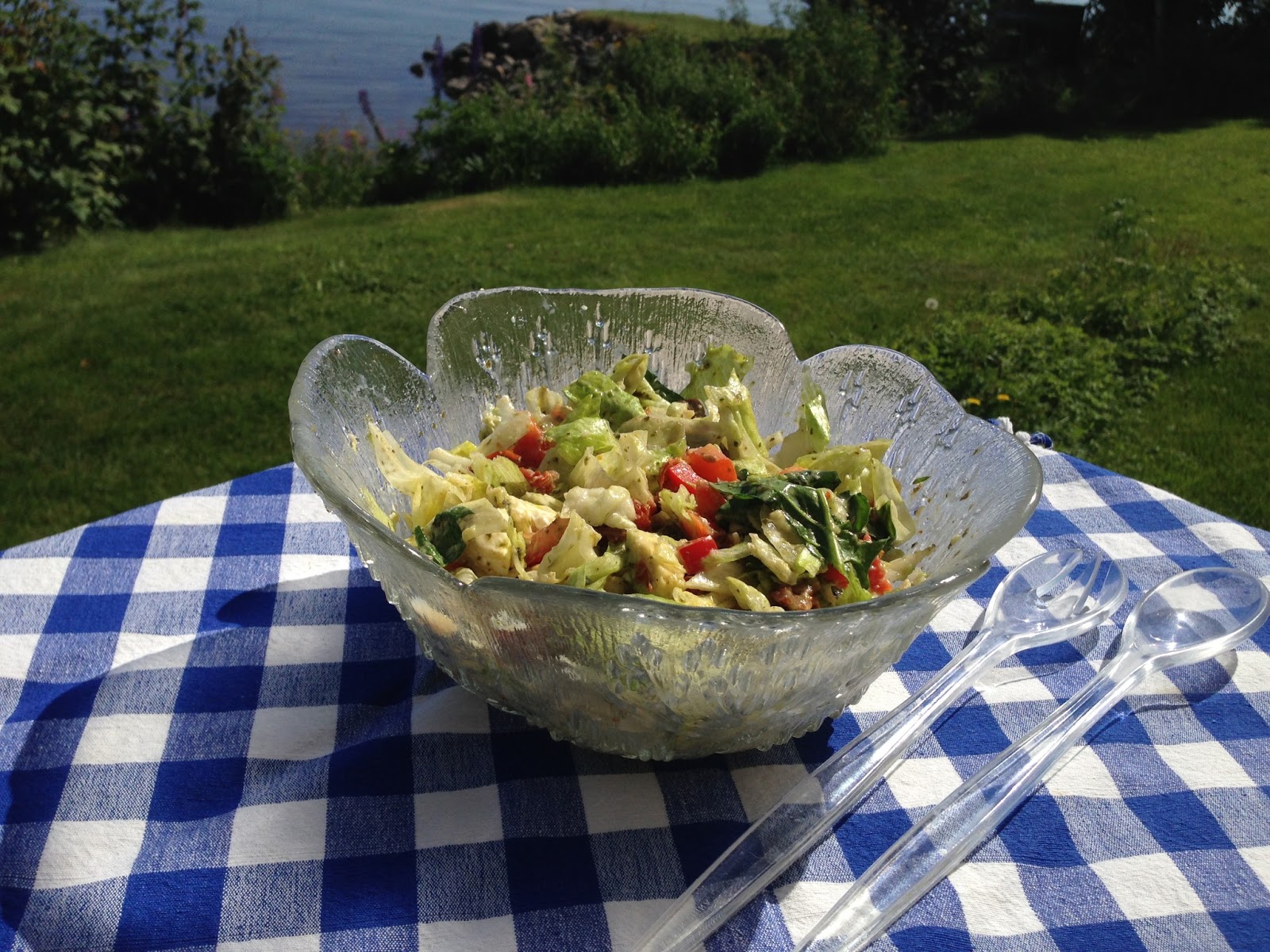 Vegetarisk mat åt alla!: Matig sallad med bl.a. fetaost, soltorkade ...