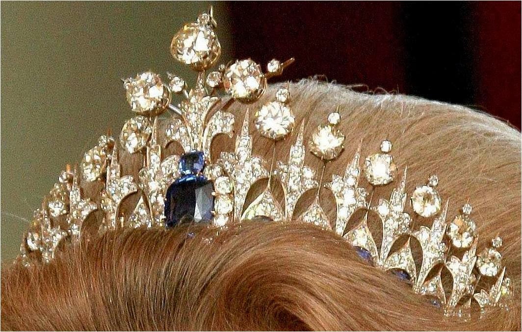 TOPTENFASHIONNEW: BLUE DIAMOND TIARA CROWN