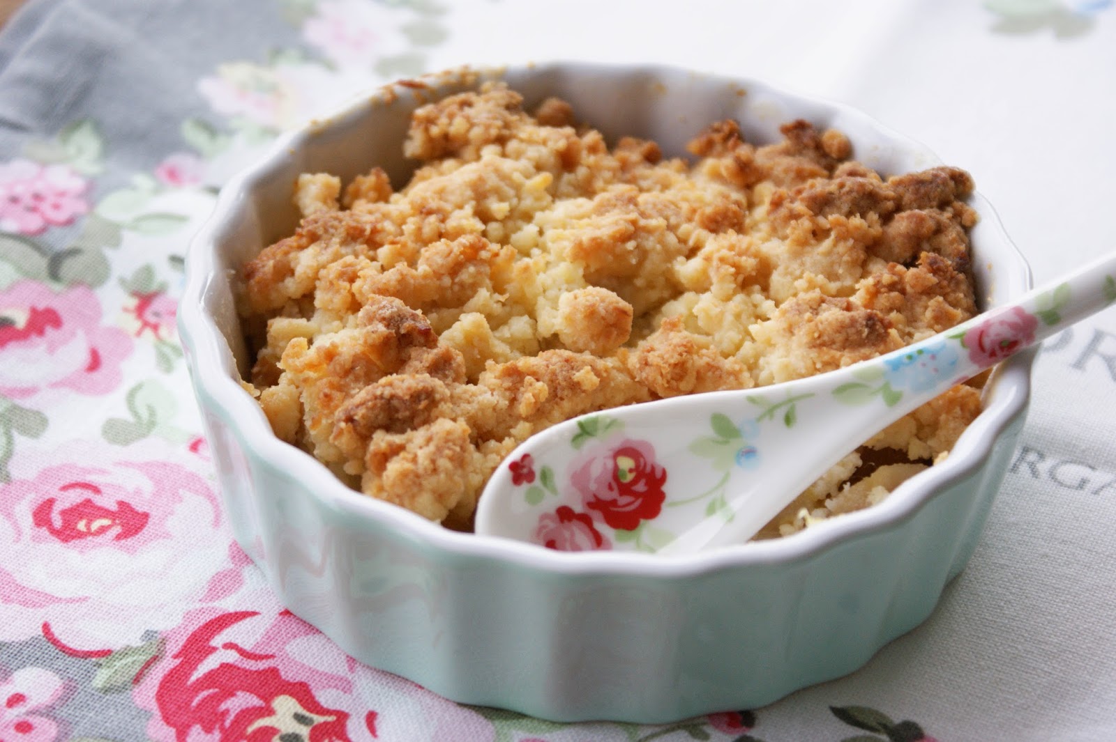 Afternoon Tea: Crumble aux fruits d'automne, noix de coco et chocolat blanc