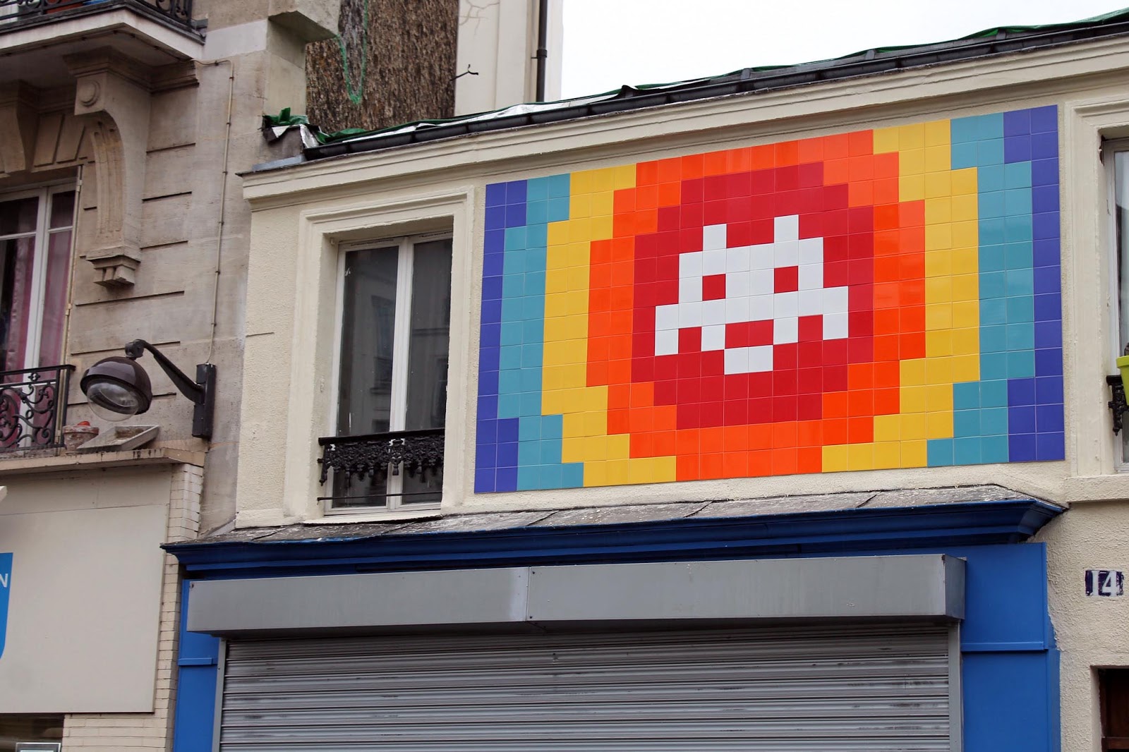 “PA_1174”, a giant invasion by Invader in Paris, France – StreetArtNews