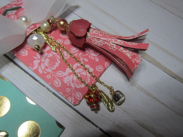 Natasha'ScrapbooKorner: Paper Tassel Charm Tutorial