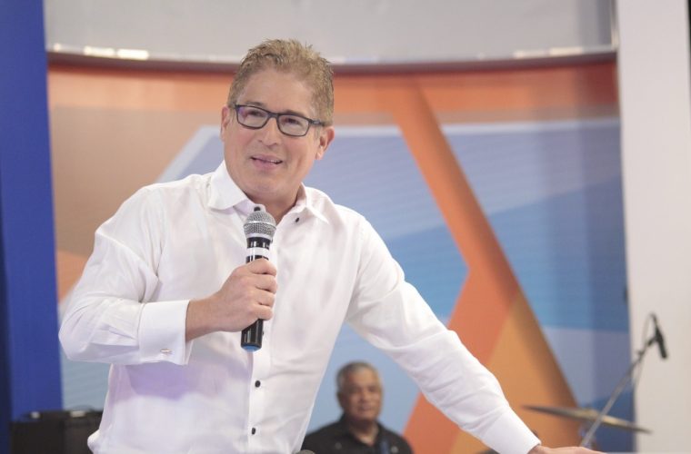 Picoteando el Espectaculo: El comunicador Iván Ruiz reaccionó ante las ...