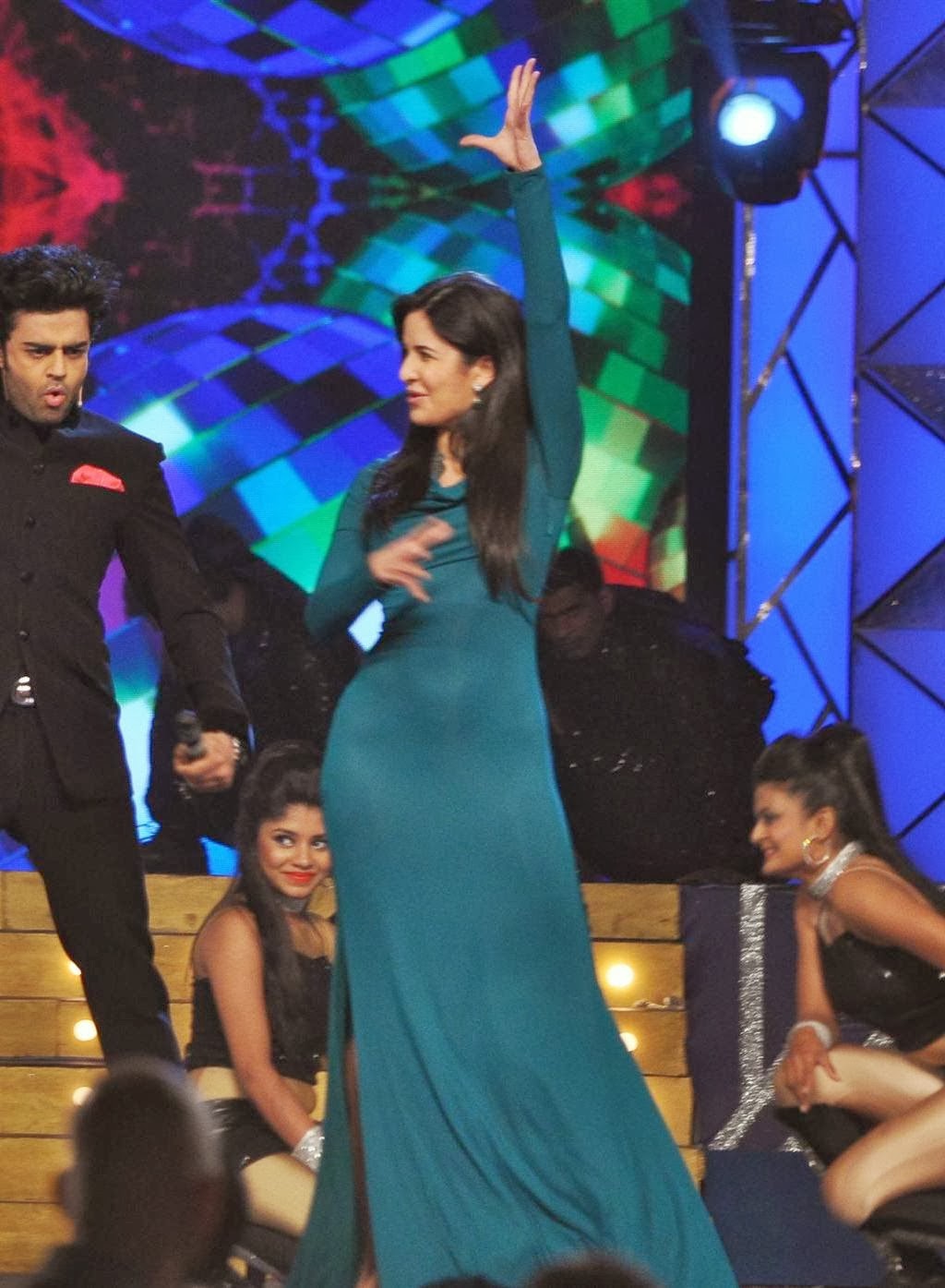 Katrina Kaif dance in green gown at Umang 2014 | electrihot
