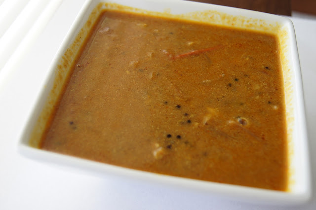 Simple Vegetarian Recipes: ChickPeas/Garbanzo Beans Kaara Kuzhambu