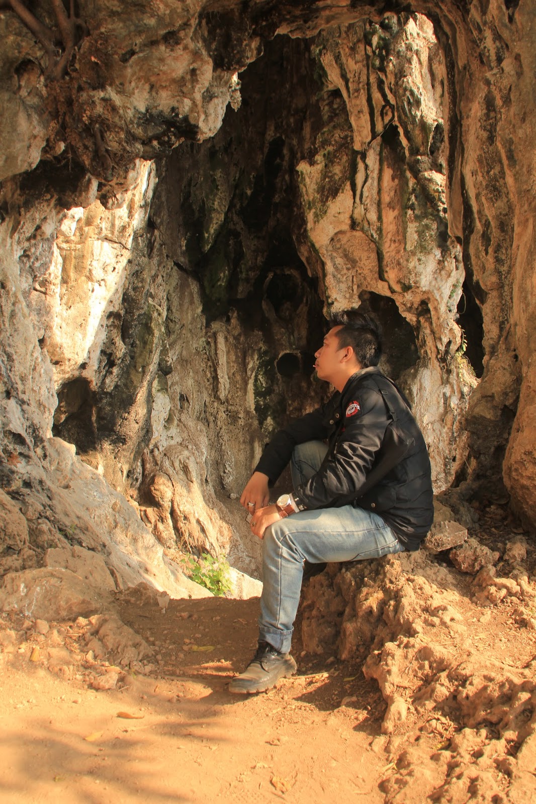 Explore Keindahan Tersembunyi: Goa Pawon