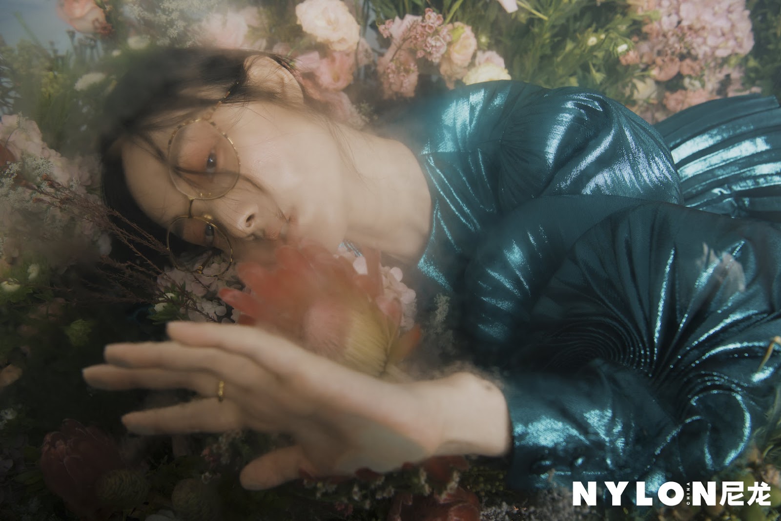 China Entertainment News: Ni Ni poses for photo shoot