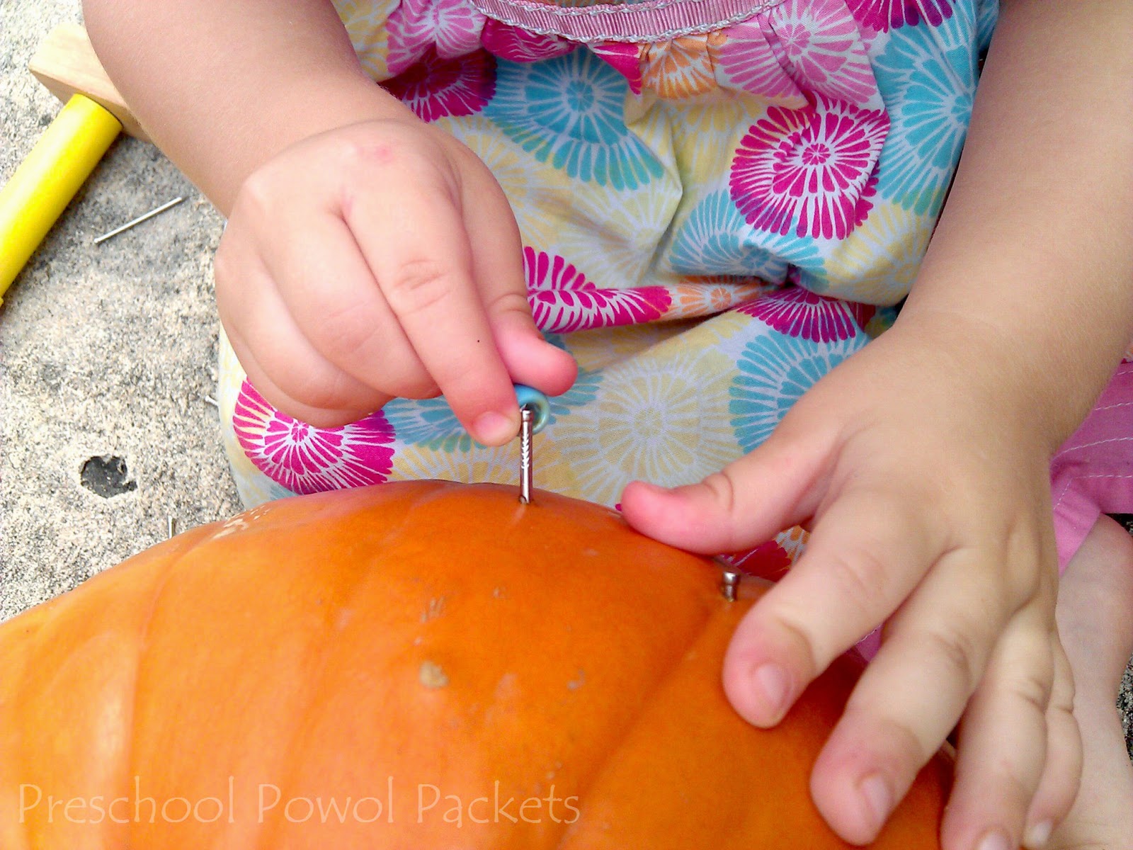 Beaded Pumpkins: a fall fine motor activity! | Preschool Powol Packets
