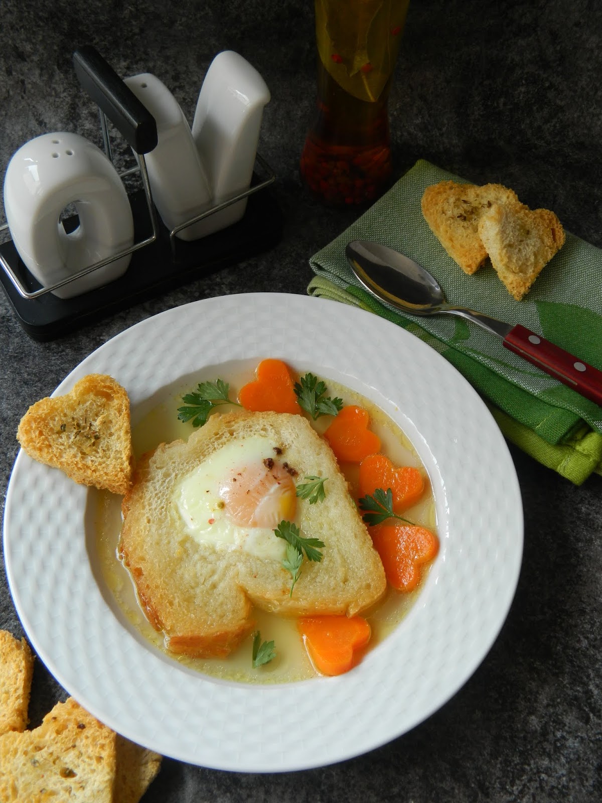 Weekend Passion: Supa de pui cu crutoane si ou