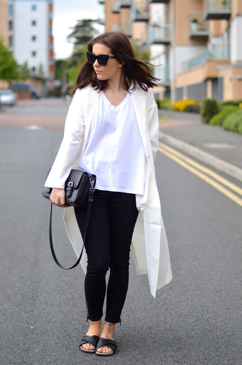 THOSE POOL SLIDES | A FASHION FIX // UK FASHION AND LIFESTYLE BLOG