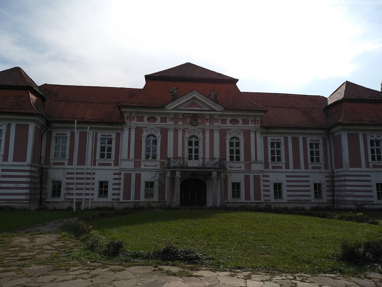 Nekoč in danes / Then and now: Dvorec Betnava, Maribor, Slovenija