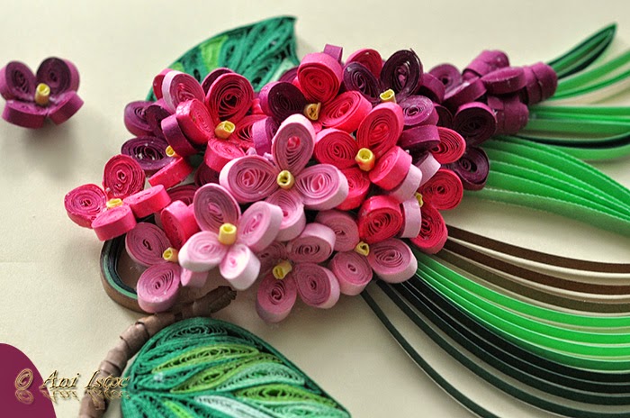 Printre hobby-uri: quilling, kusudama, origami, bijuterii handmade ...