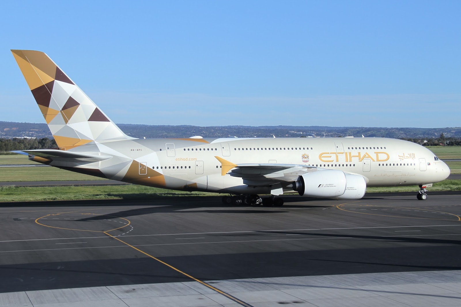 Adelaide Airport Movements: Etihad Airways A380 A6-APC diverts to ...