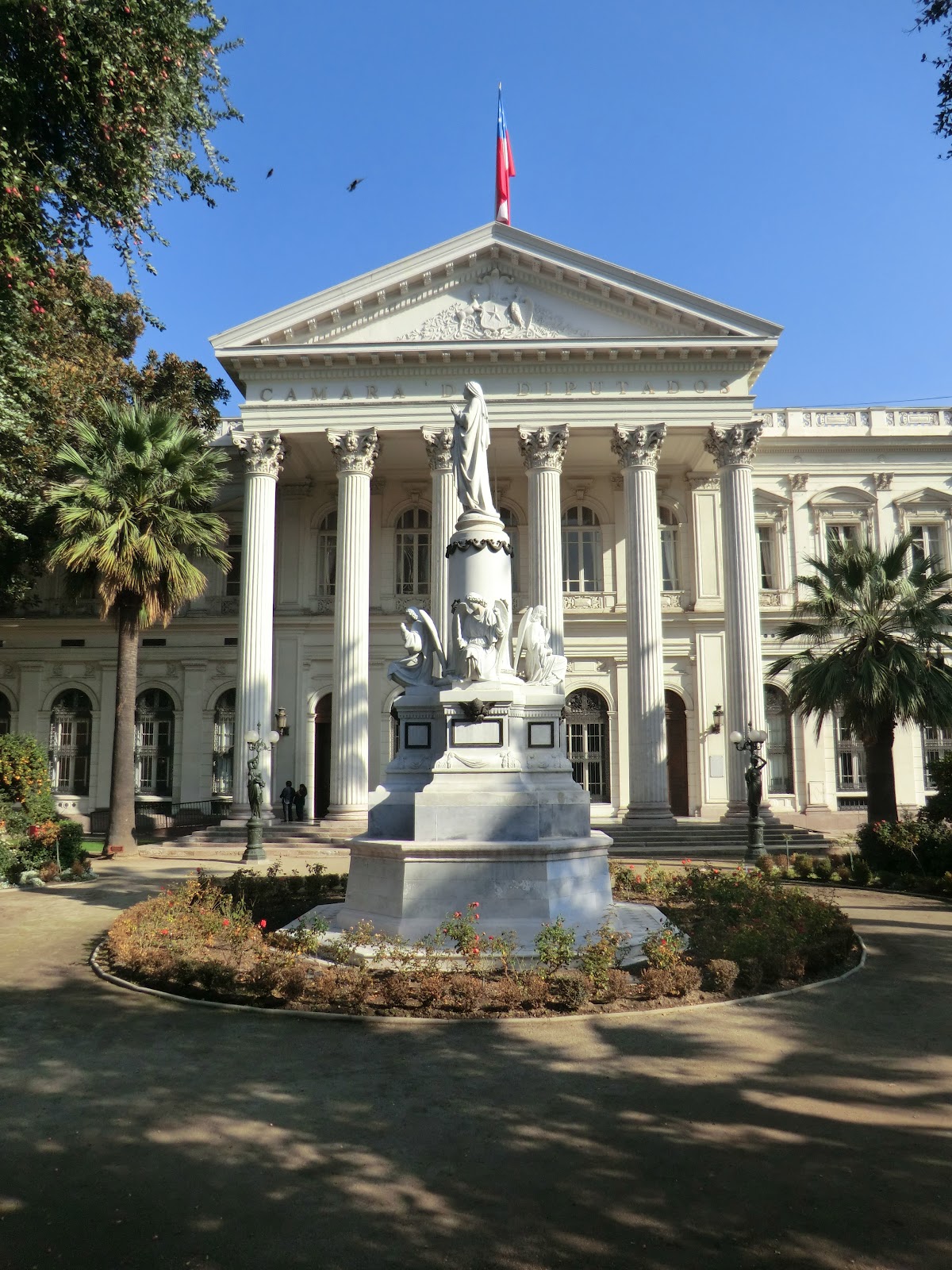 Millions miles from here: Santiago du Chili, capitale en pleine expansion