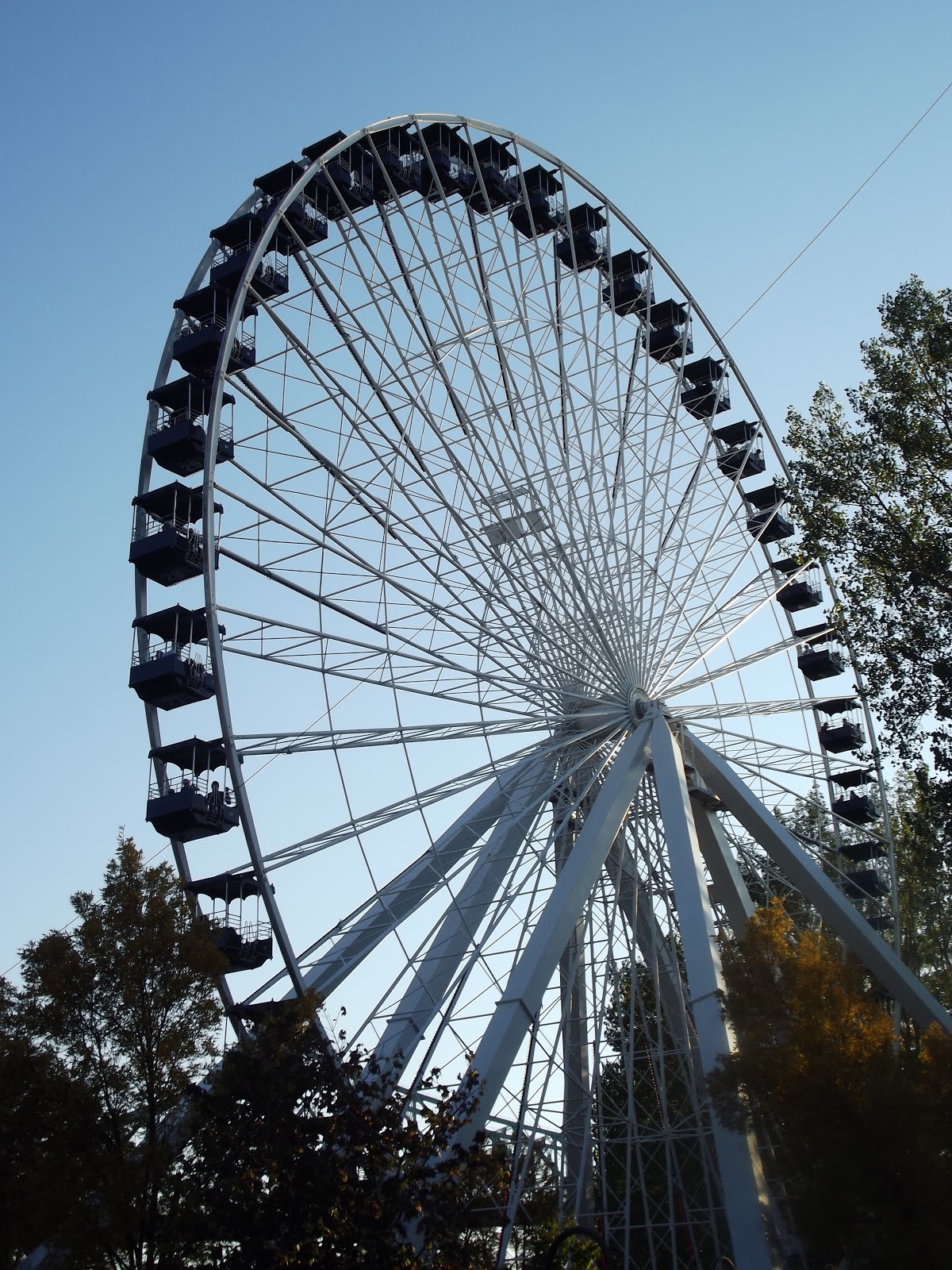 Une blonde et son chum au Québec: PARC D'ATTRACTION LA RONDE