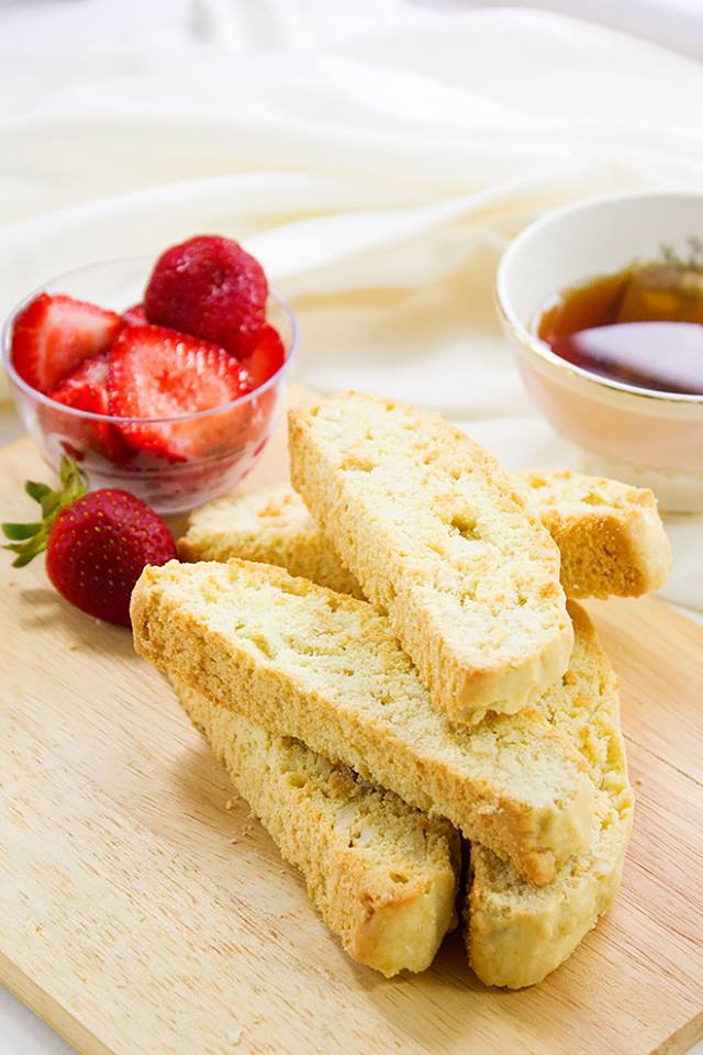 In en om die huis: Biscotti with cream