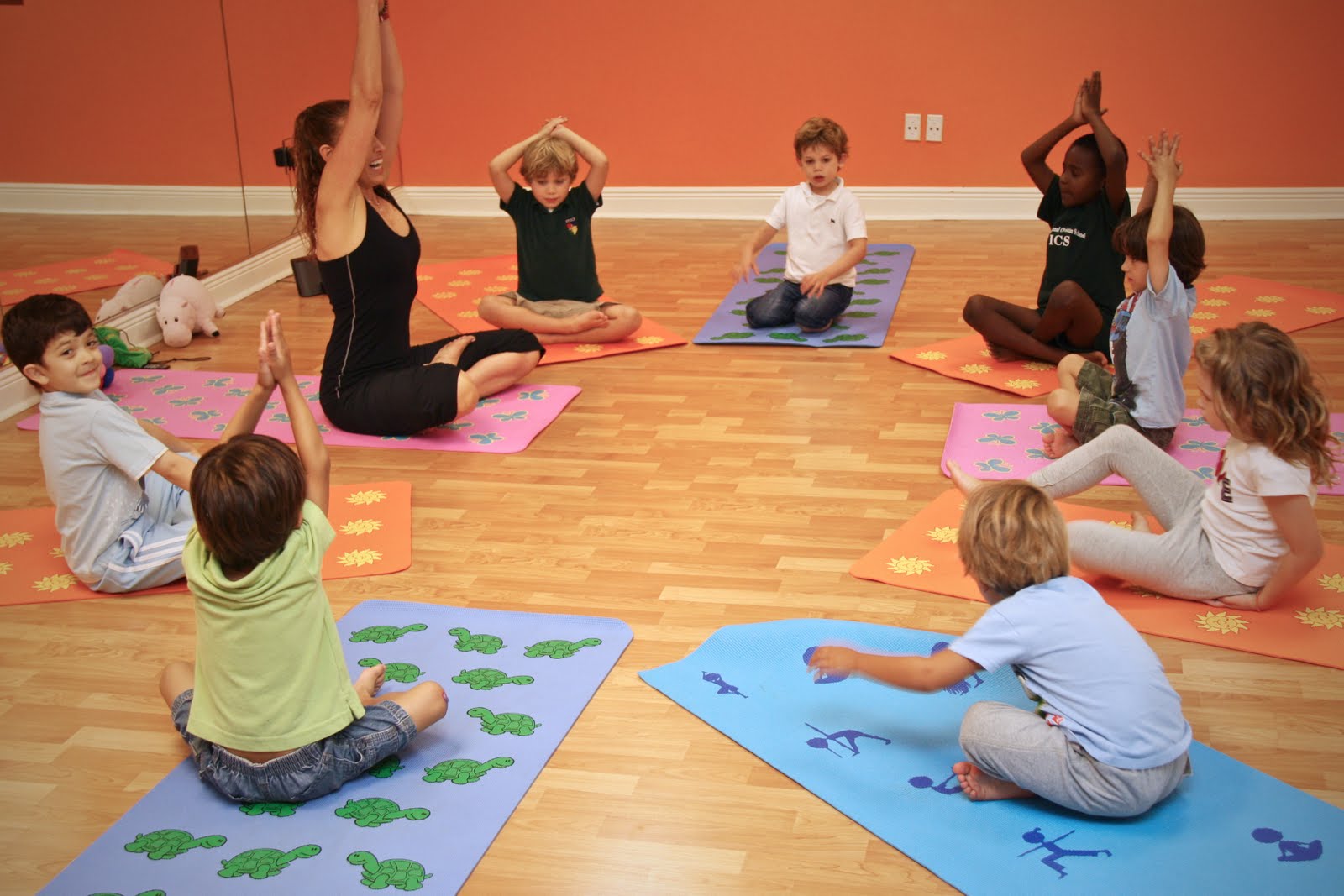 Giggles Edutainment: KIDS YOGA with Cecilia