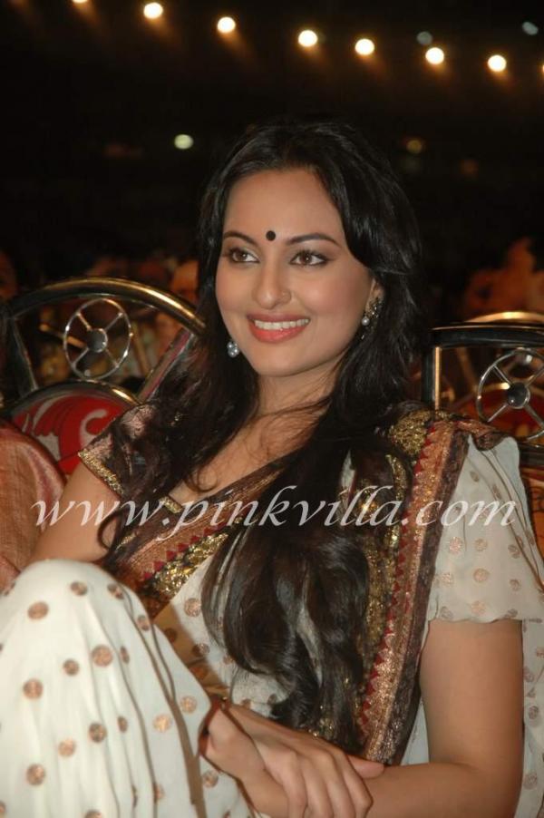 Aishwarya Rai Hot Sonakshi Sinha In White Saree