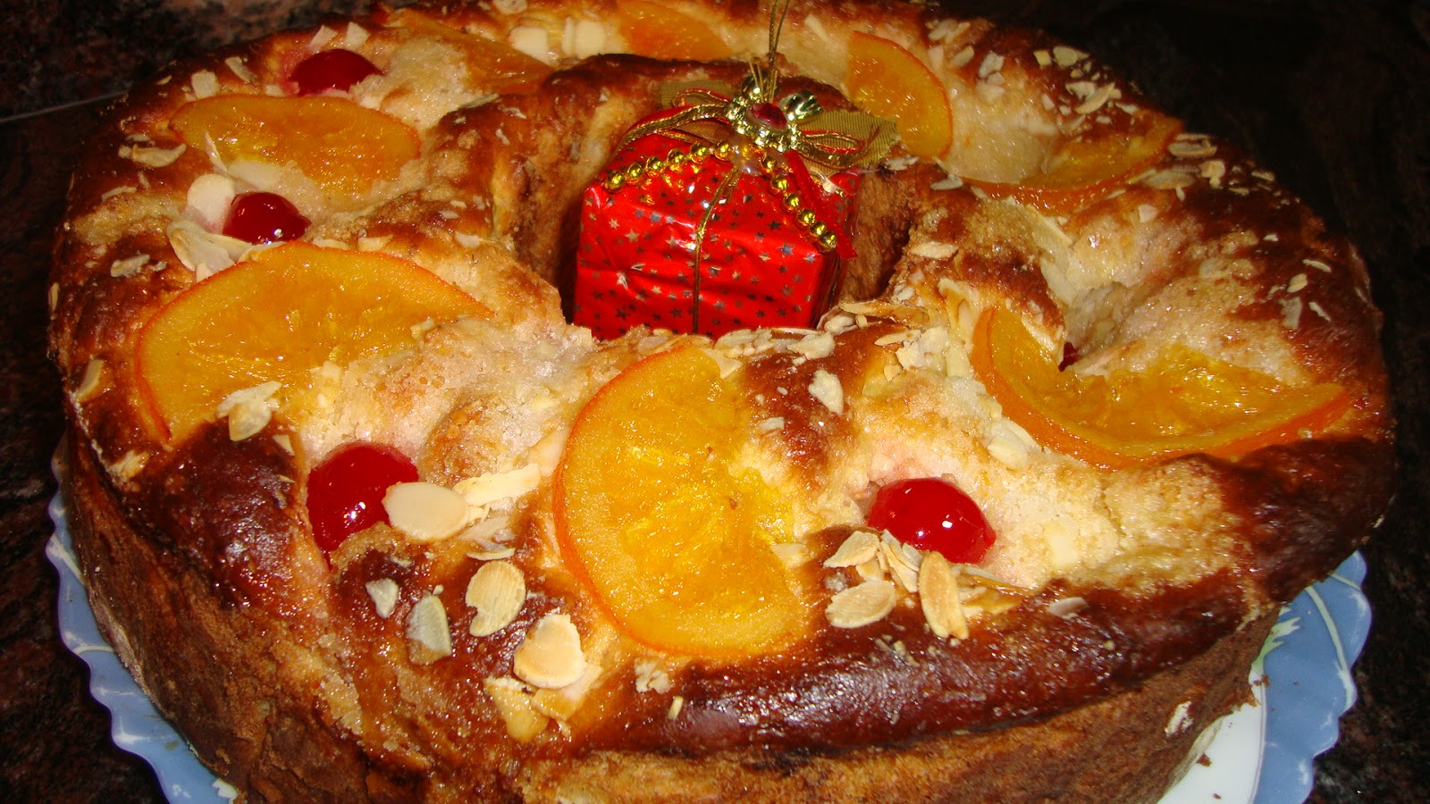 Postres, panes y delicatessen saladas