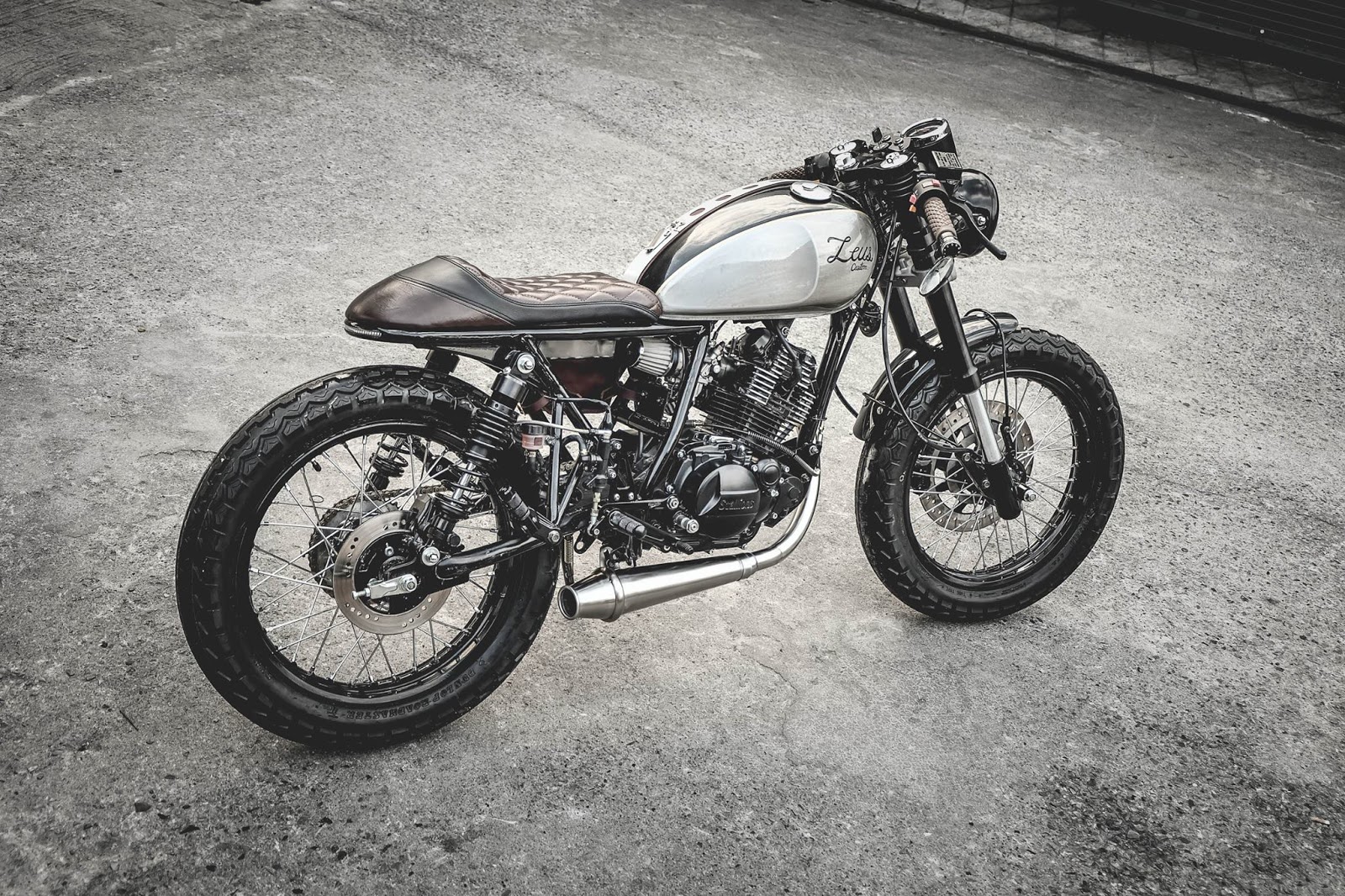 The Brookyln Cafe Racer Project / Zeus Custom
