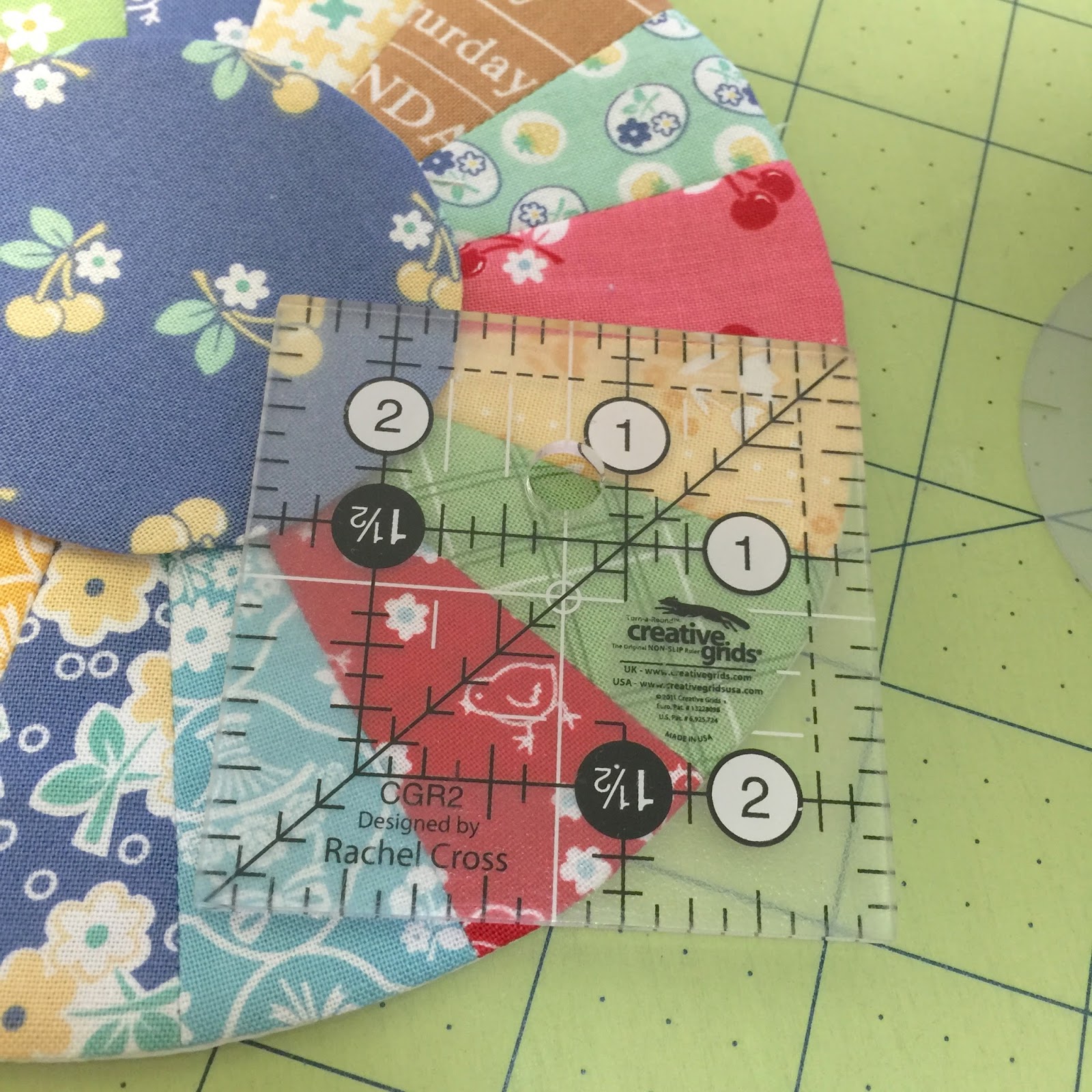 Bee In My Bonnet: Dresden Plate Tutorial using Sew Simple Shapes