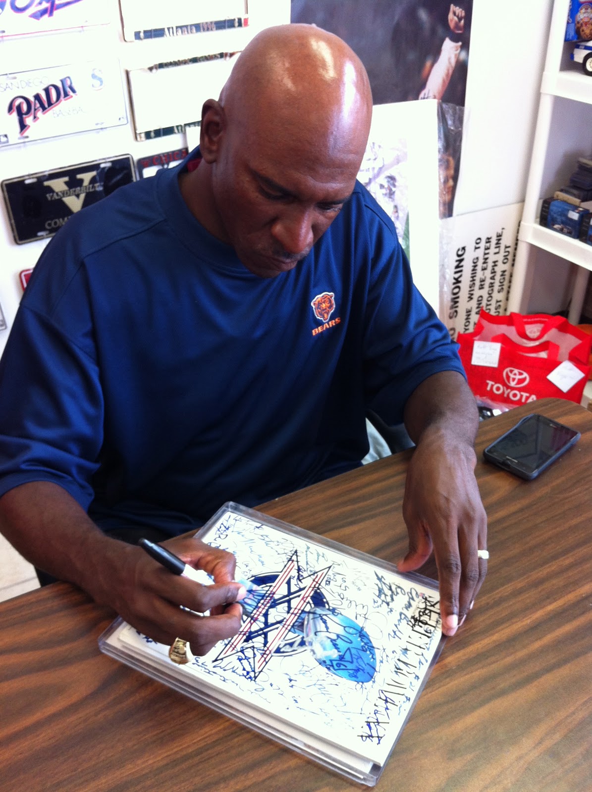 Ken Taylor ('85 Bears) Signing at SPORTS CITY MEMORABILIA!
