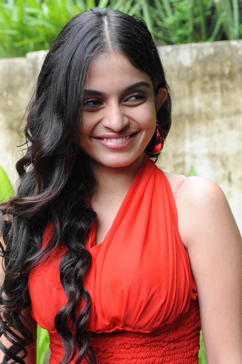Sheena beautiful picture in Red |Beautiful Indian Actress Cute Photos ...