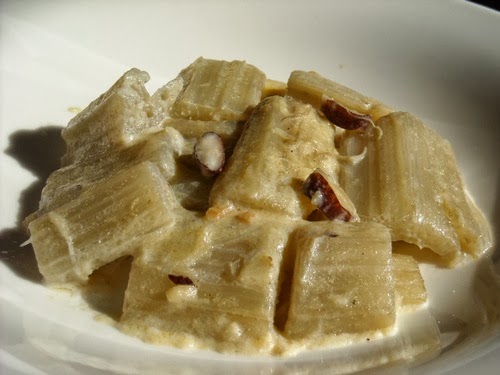 Cardo con salsa de almendras