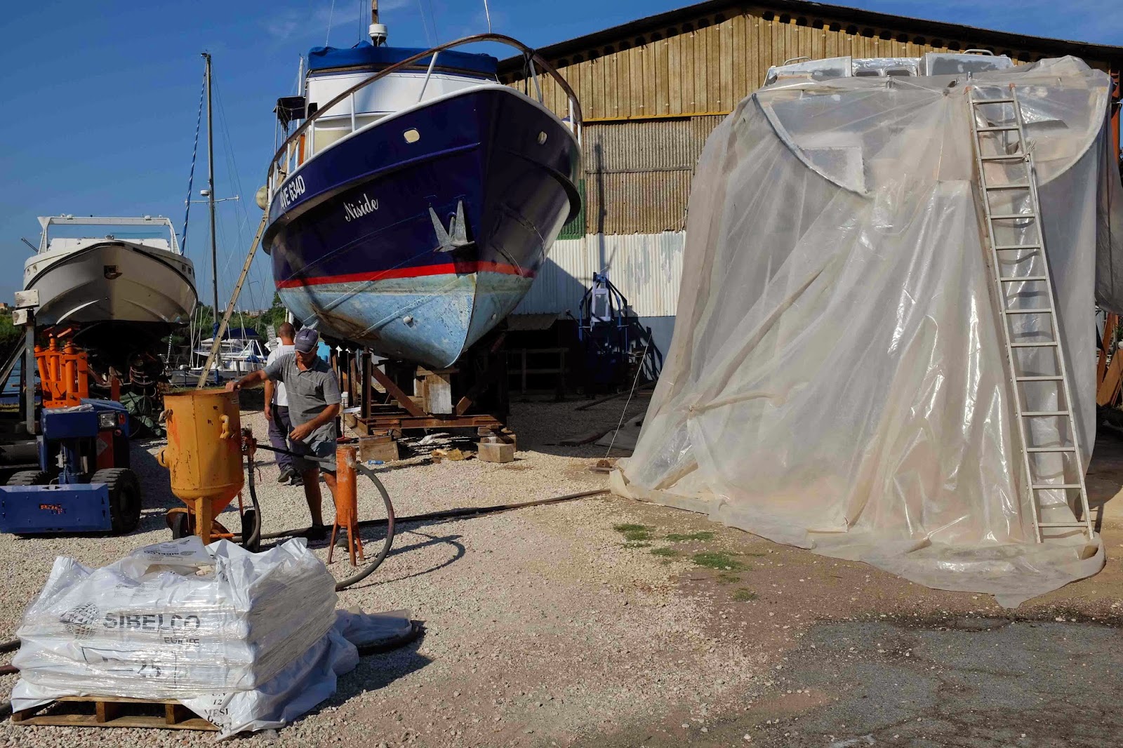 OndaNera: Hull, Topsides and Deck