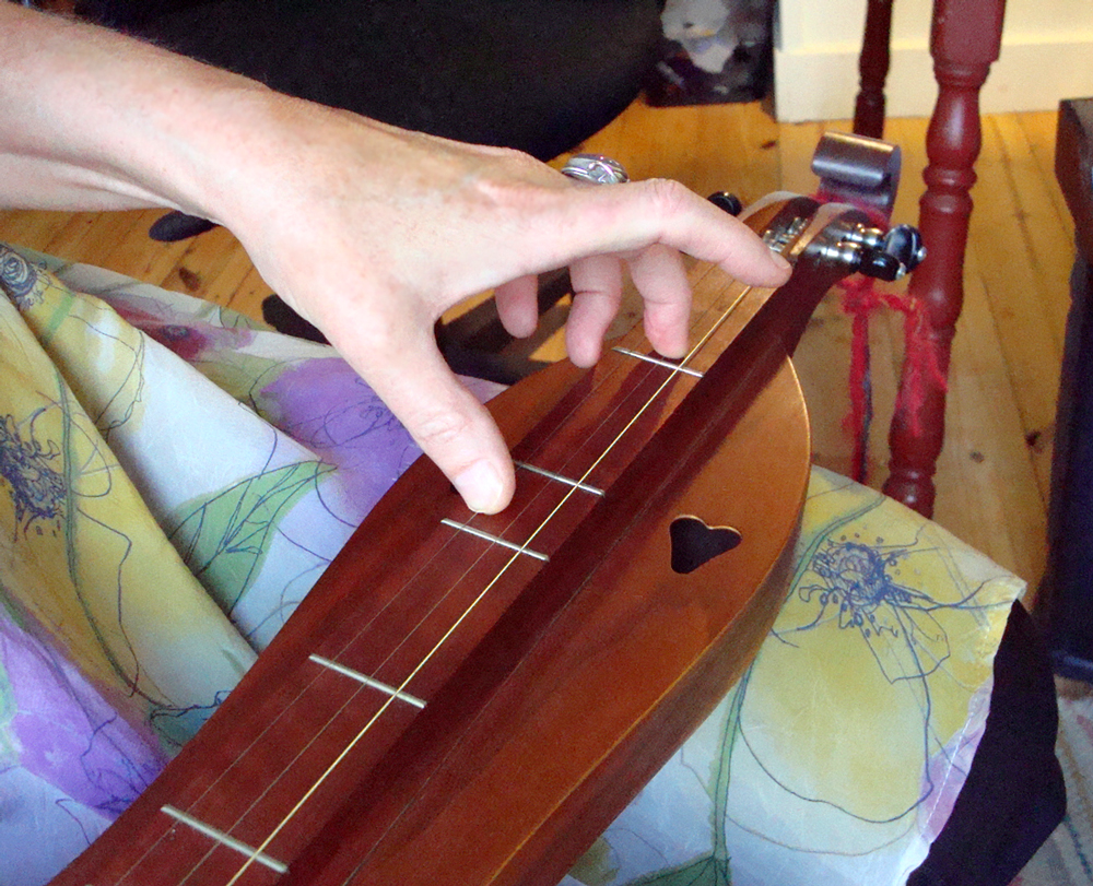 Mountain Dulcimer noter and drone blog: Lazy Fingers