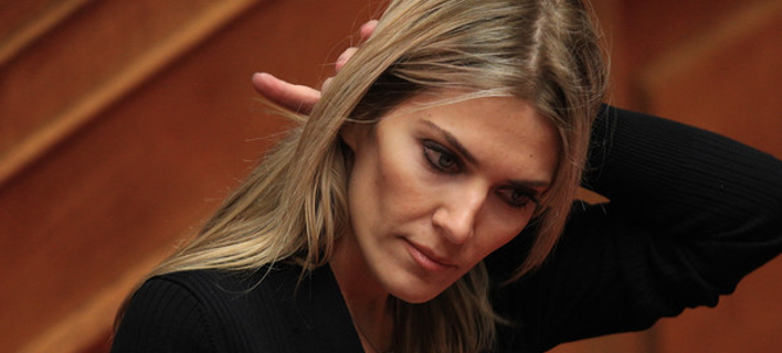 ΤΗΣ ΕΚΔΙΔΟΜΕΝΗΣ ΓΥΝΑΙΚΟΣ ΤΟ ΚΙΓΚΛΙΔΩΜΑ: ΑΓΩΓΗ ΣΤΟΝ ΠΑΝΟ ΚΑΜΜΕΝΟ ΓΙΑ ...