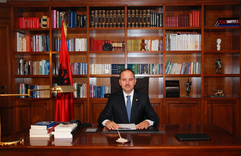 ΒΟΜΒΑ ΜΕΓΑΤΟΝΩΝ ΣΤΗΝ ΑΛΒΑΝΙΑ... Ο ΠΡΟΕΔΡΟΣ ΔΕΝ ΕΝΕΚΡΙΝΕ ΤΗΝ ΔΙΟΙΚΗΤΙΚΗ ...