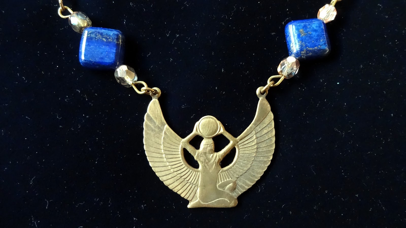 Fantasy Jewellery: COLLANA ISIDE ALATA