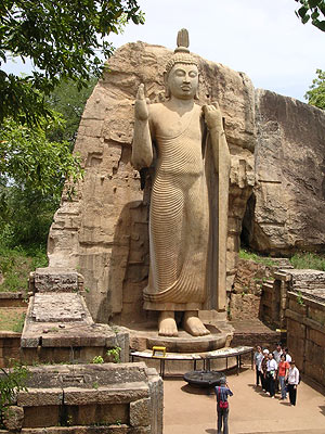 Avukana Buddhastatue ~ Tourist Guide for Sri Lanka